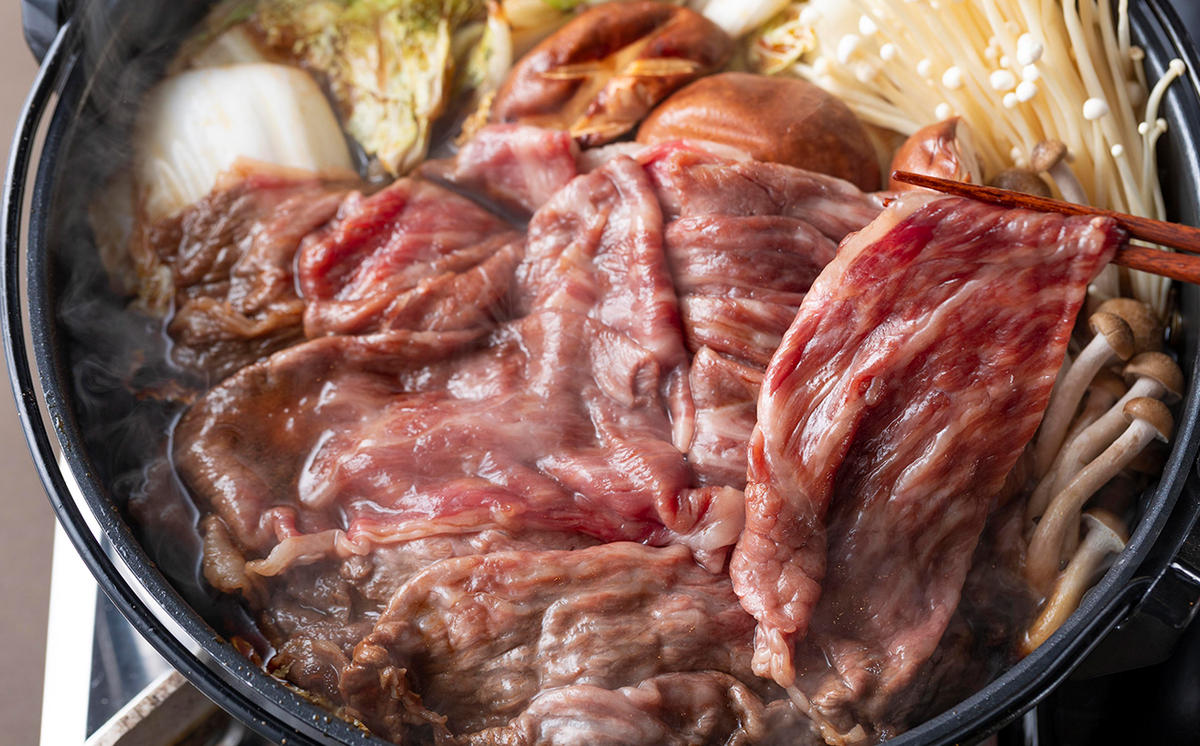 北海道産 黒毛和牛 みついし牛 A5 すき焼き 用 もも肉 1kg (500g×2パック) / 北海道新ひだか町 | セゾンのふるさと納税